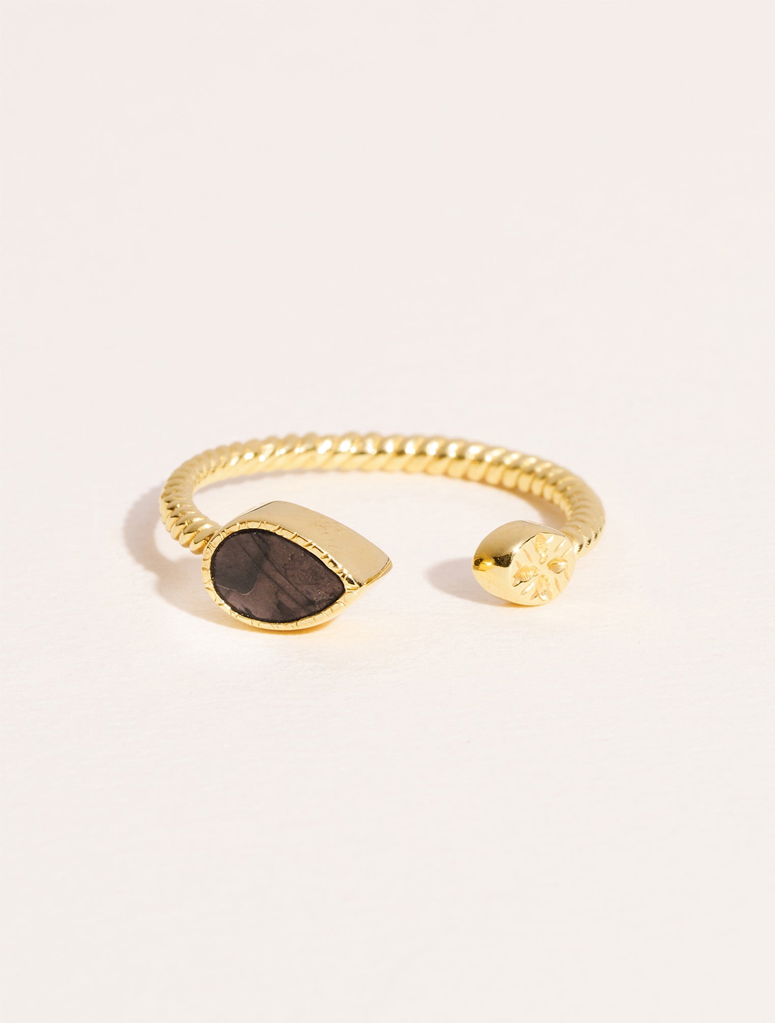 Bague Bali Onyx Texturé | Be Maad - Bague fine & délicate laiton doré à ...