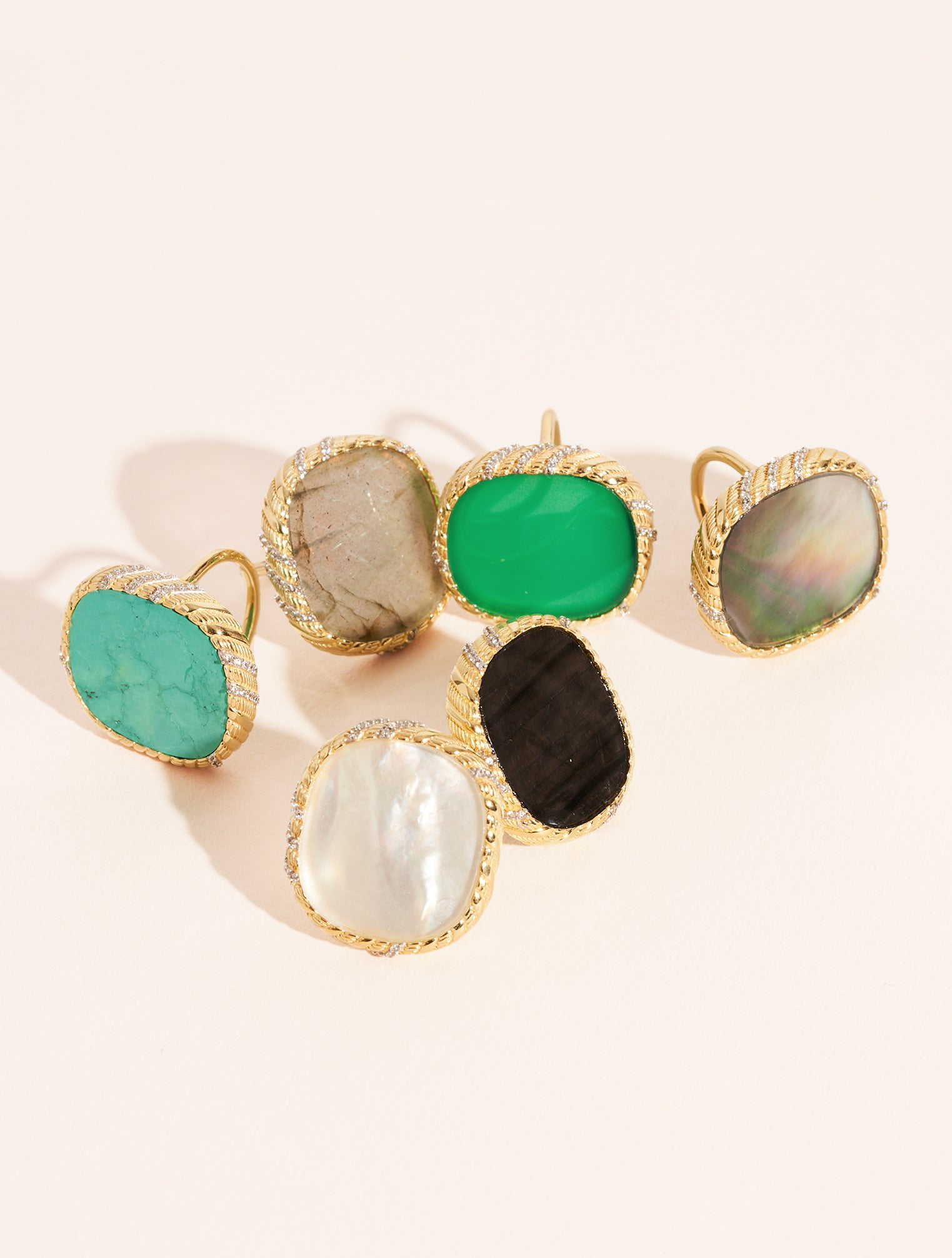 Bague Dona Nacre Grise | Be Maad - Bague fine & délicate laiton doré à ...