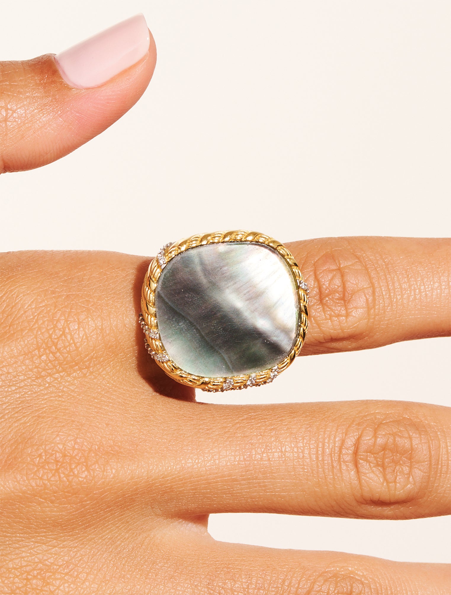 Bague Dona Nacre Grise | Be Maad - Bague fine & délicate laiton doré à ...