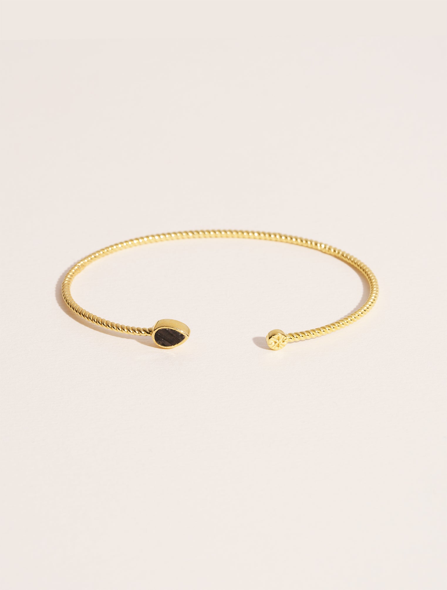 Bali Onyx Textured Bangle | Be Maad - Thin bangle in 18K gold-plated brass